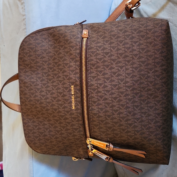 MICHAEL Michael Kors | Bags | Michael Kors Signature Rhea Zip Medium ...